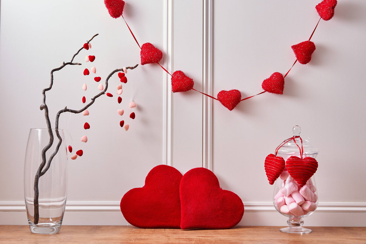 Red Heart Garland (1.5m) – Masato Jones
